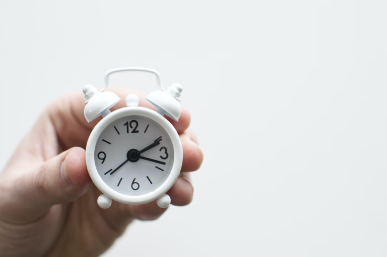 3 Aturan dan Cara Membaca Jam 07.30 Dalam Bahasa Inggris - sematskill.com